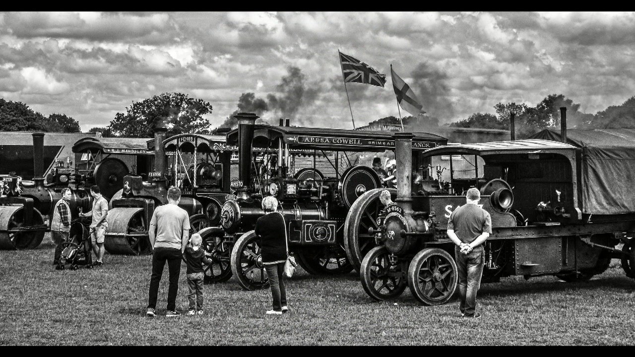 Photographic snap shots of the 25th Heskin Vintage & Steam Rally ...