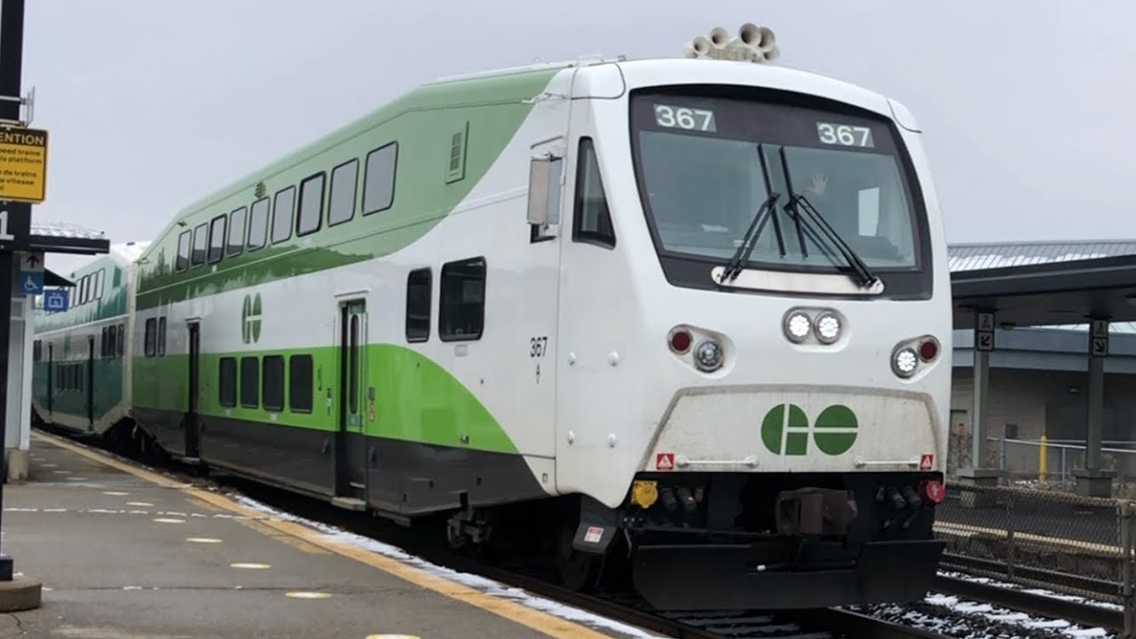 Go Train 635 Burlington go station - YouTube