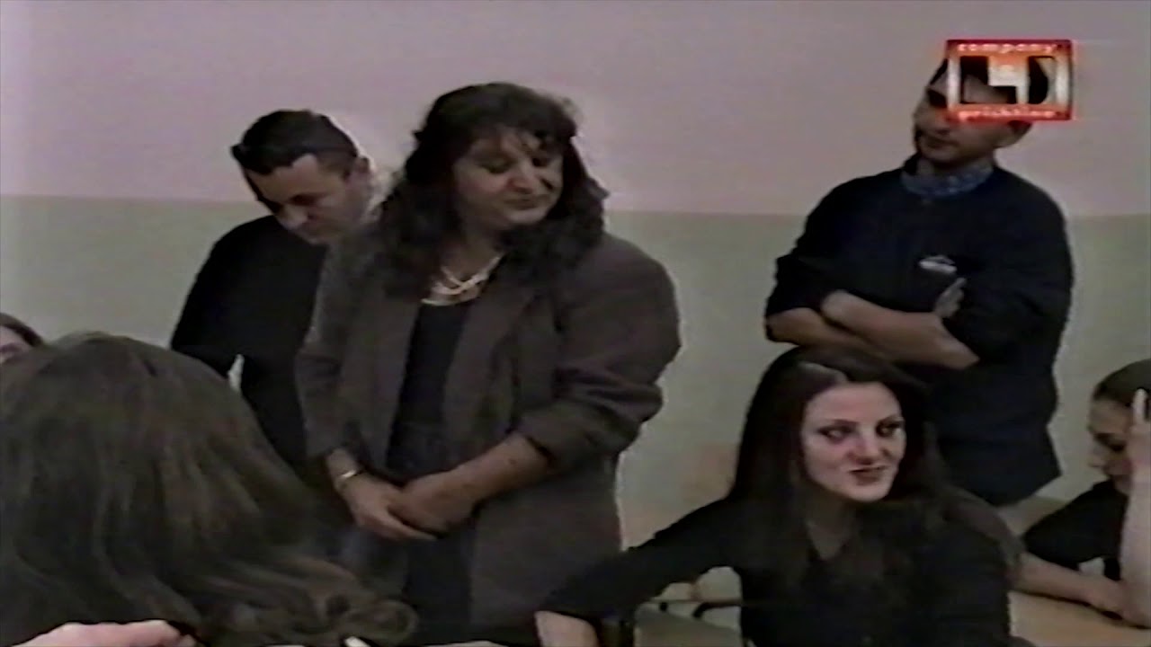 Qumili - Mesusja "Perfundimi i notave" Humor 2000 - YouTube