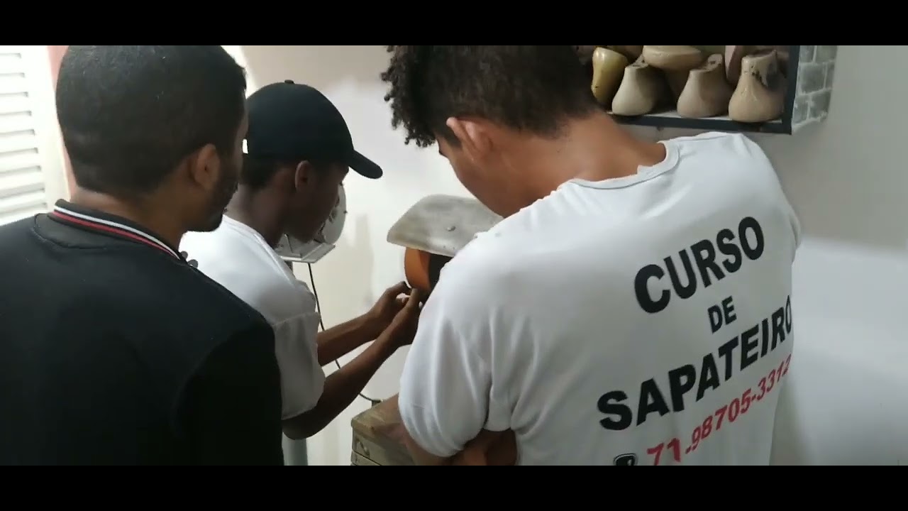 COMO E FEITO O CURSO DE SAPATEIRO PRESENCIAL - YouTube