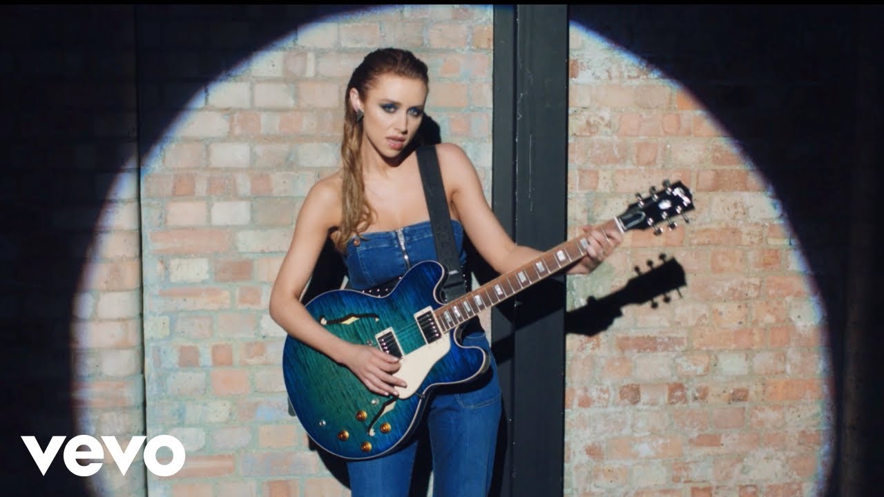 Una Healy - Never See Me Cry (Official Video) - YouTube