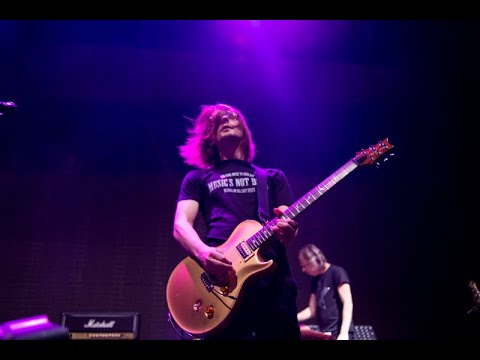 Porcupine Tree - Waiting Phase One + Phase Two (Live) - YouTube