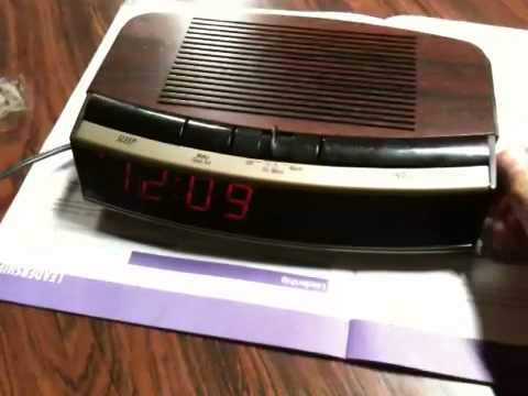 Old tech - general electric alarm clock radio - YouTube