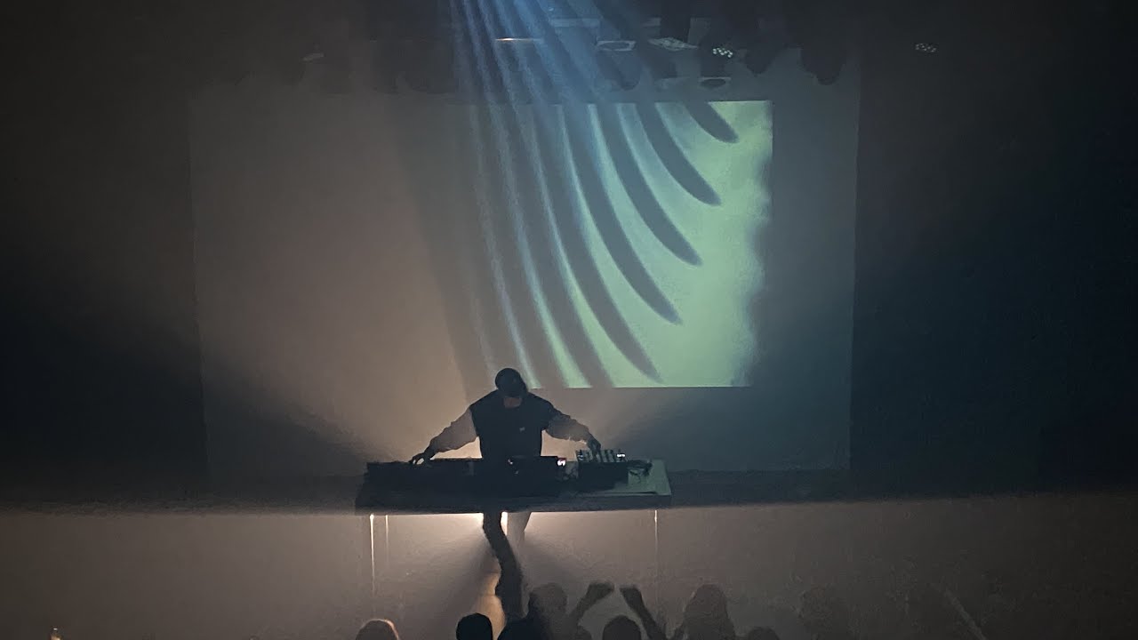 Fejká - Shades of You (Live at de Melkweg) - YouTube