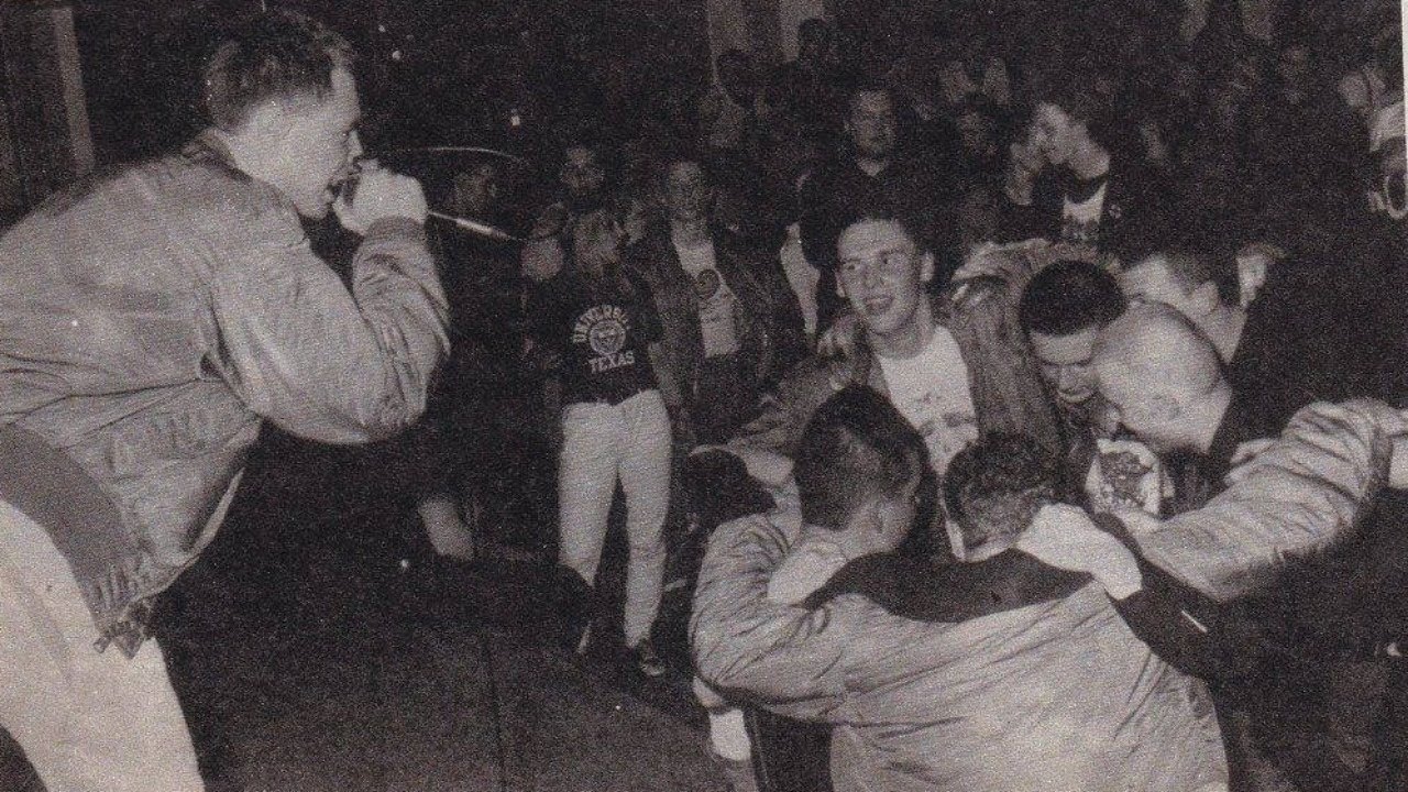 #26 Skinheads 90. léta v Praze aneb počátky pravice v Čechách - YouTube