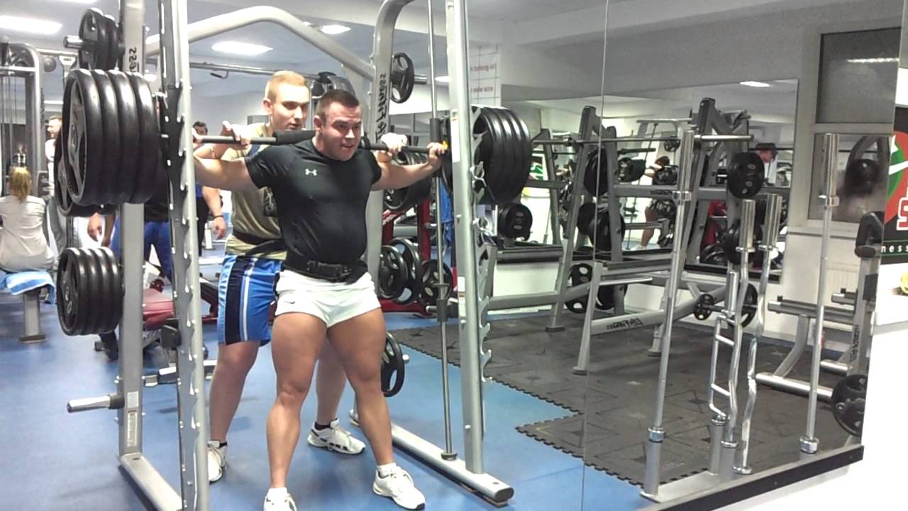 Strong Junior Bodybuilder Squads 220 kgs - YouTube