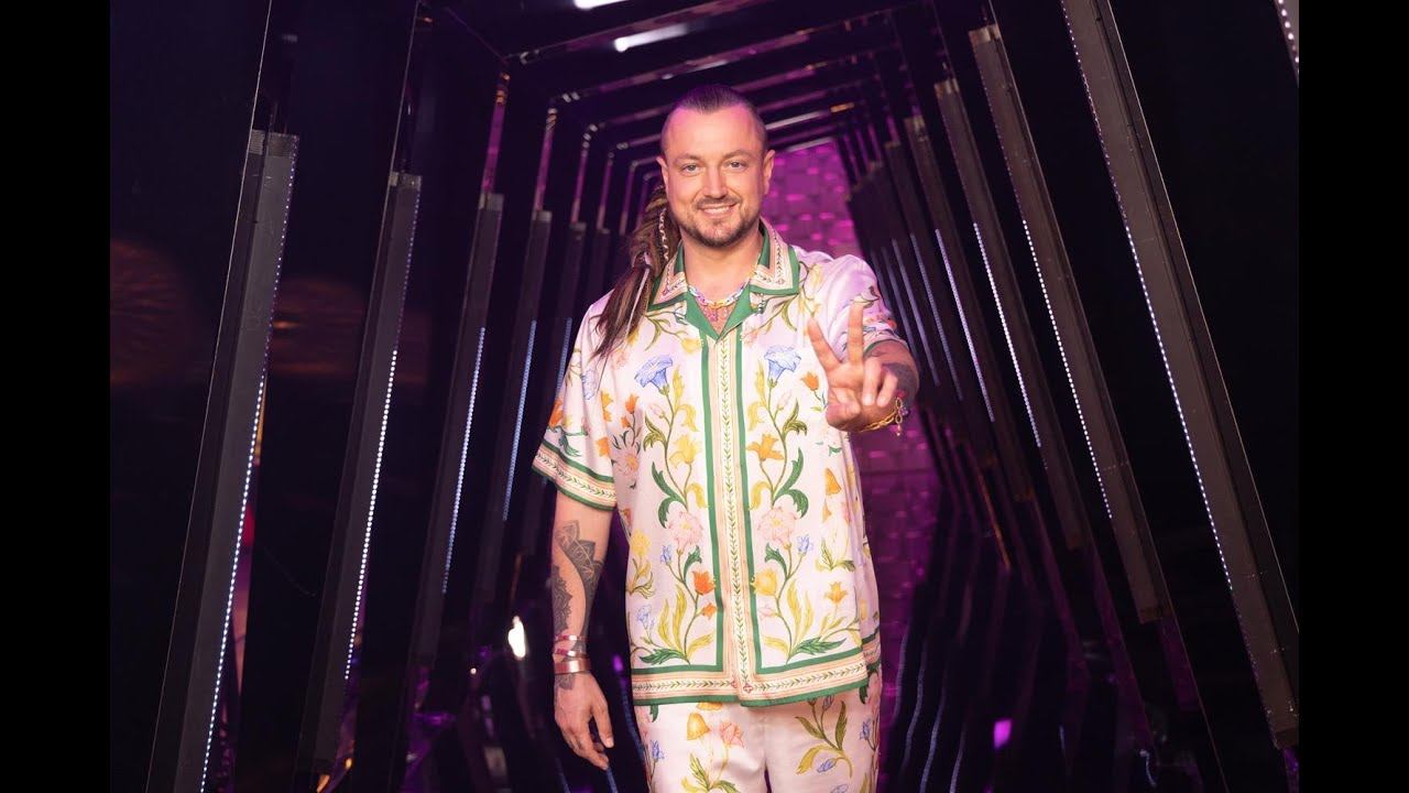 The Voice Kids. Baron dorabiał jako budowlaniec! - YouTube