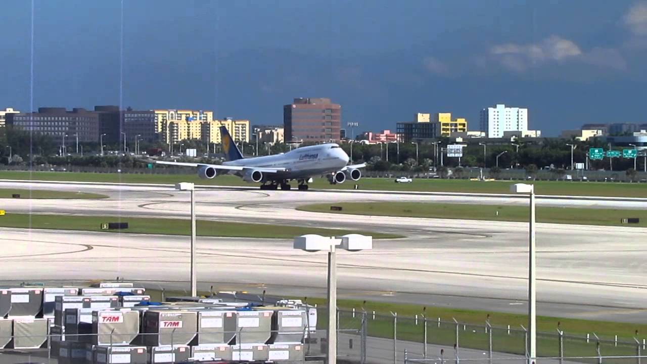 Miami International Airport - Lufthansa - Boeing 747-830 - YouTube