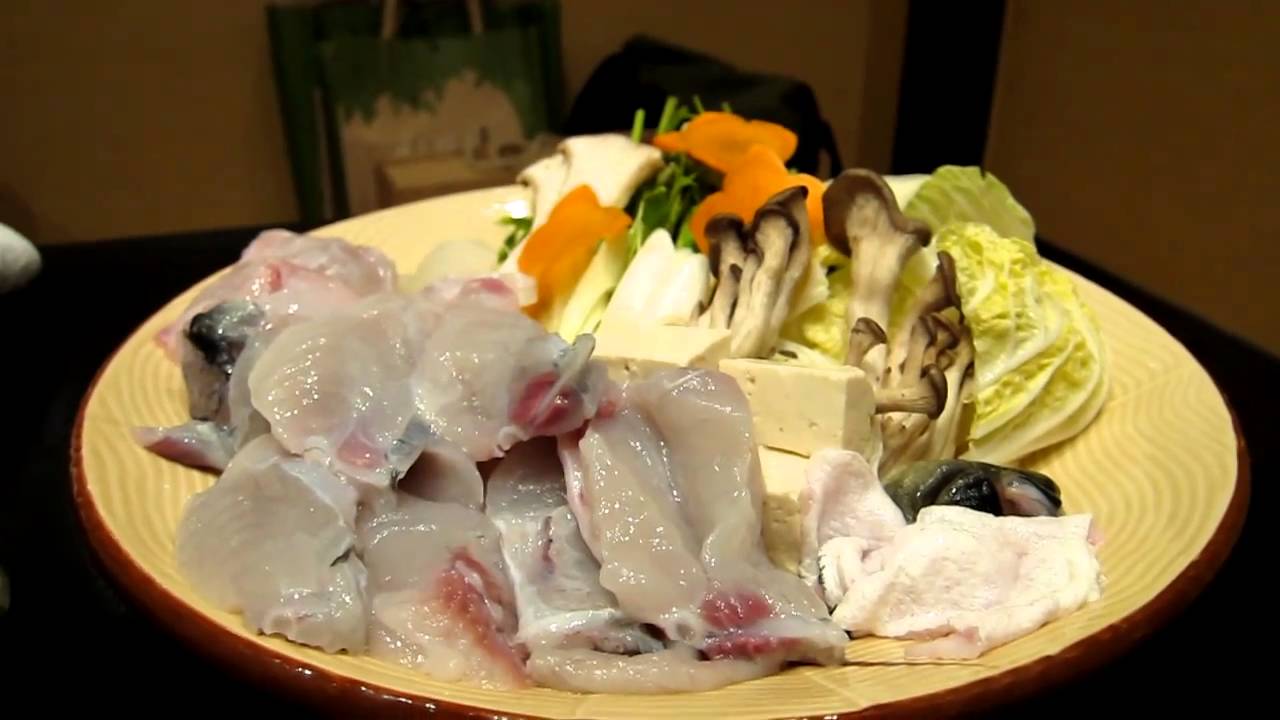 Korea 2010: Pulsating Blowfish Meat - YouTube
