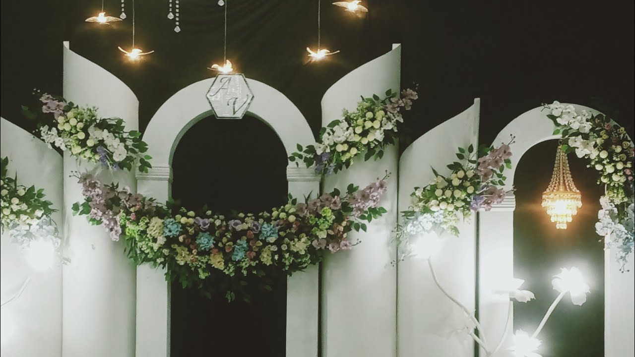 Merangkai bunga pada dekorasi wedding model bambu runcing - YouTube