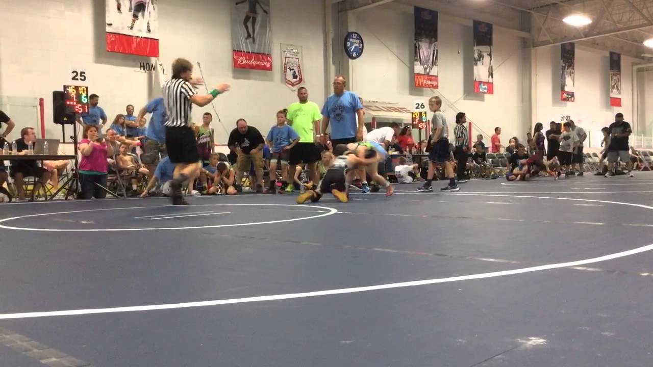 Isaac wrestling at Grand River Rumble Dual 2015. Match 2. - YouTube