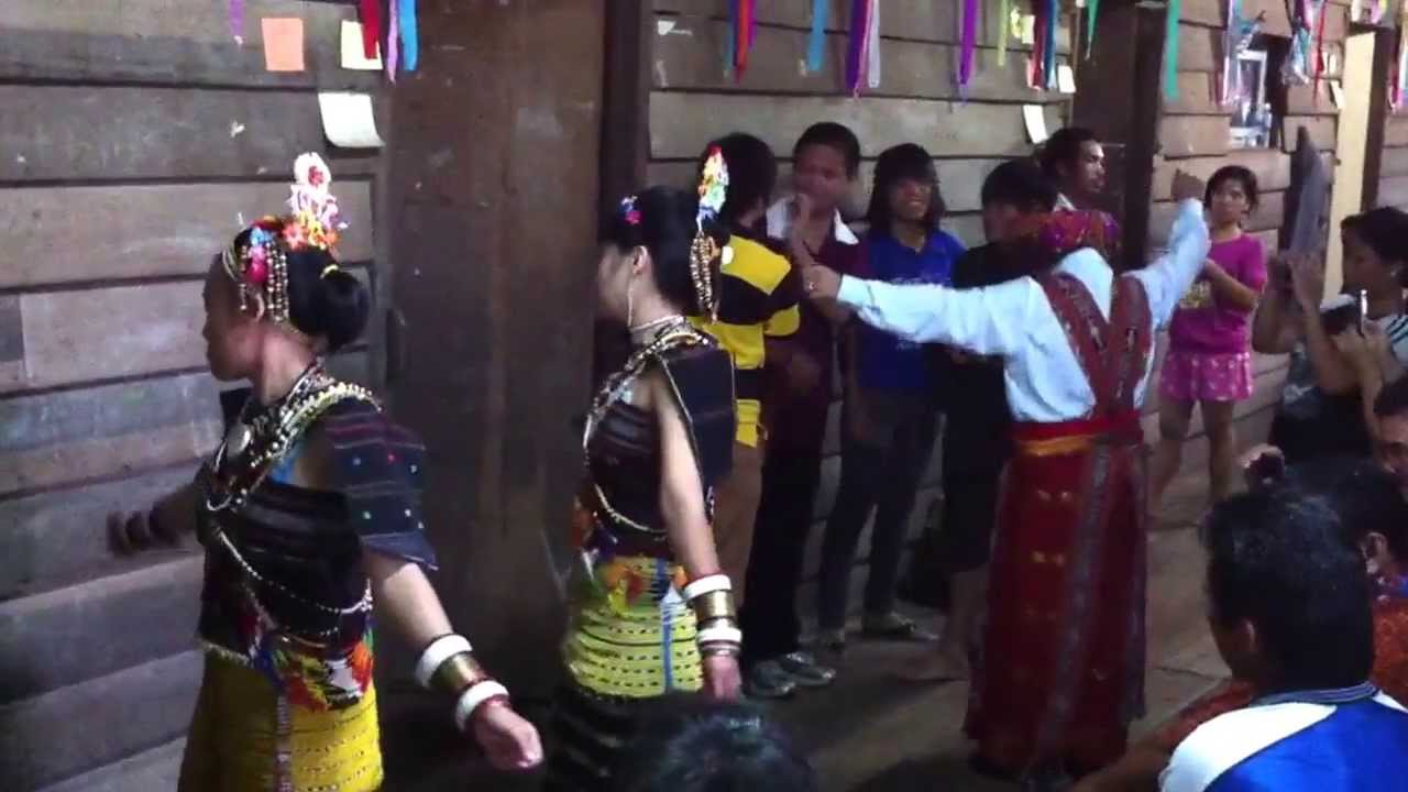 Traditional dance of RUNGUS at Sabah long house..this is a my brother ...
