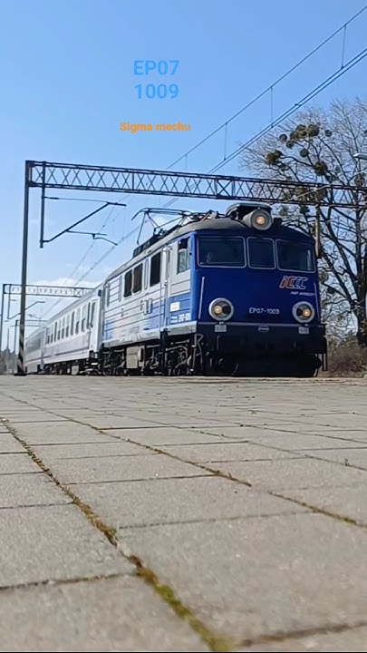 przelot pociągu intercity Kujawiak EP07-1009 przez stację Świdnik Wschód RP1 - YouTube