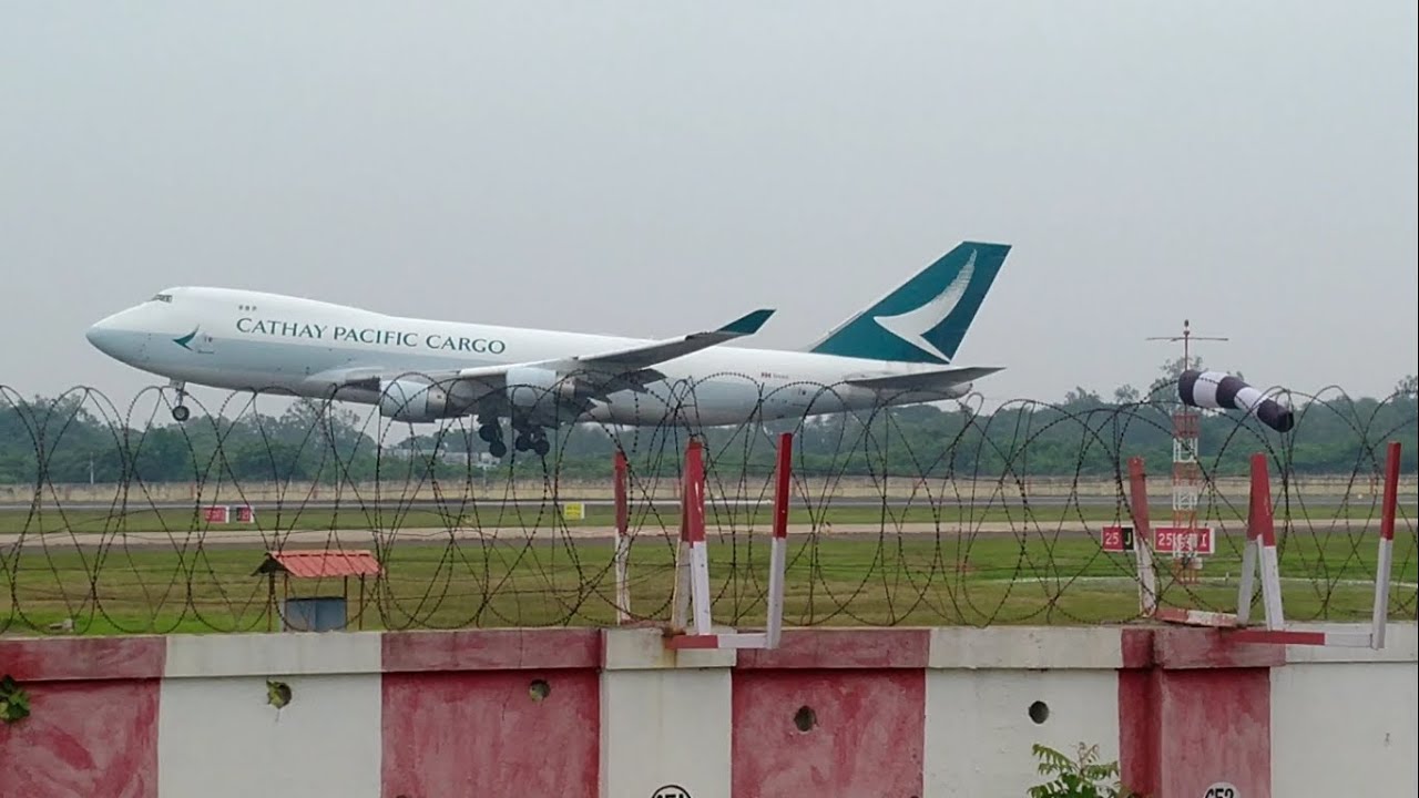 Crosswind Landing | Cathay Pacific Cargo Landing | Chennai Airport ...