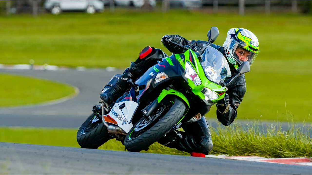 Ninja 400 - Track day Capuava PKM - YouTube