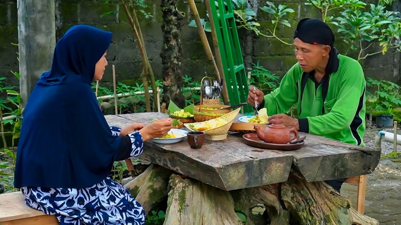 Membuat Nasi Kuning Sederhana, Oseng Tempe dan Telor Dadar Nikmat ...