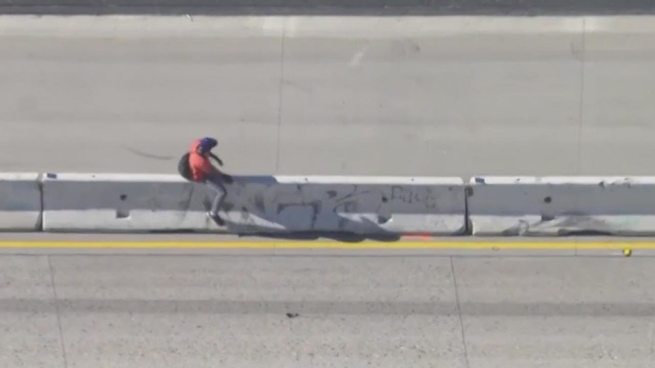 LAPD searches for pursuit suspect in the San Fernando Valley - YouTube