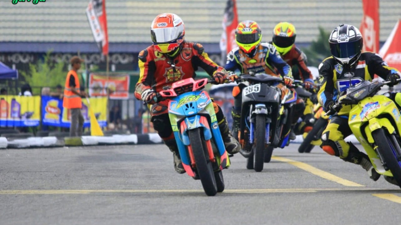 Balap Motor_Race Semie Final Bebek Standar 110cc-120cc 35 Up ...