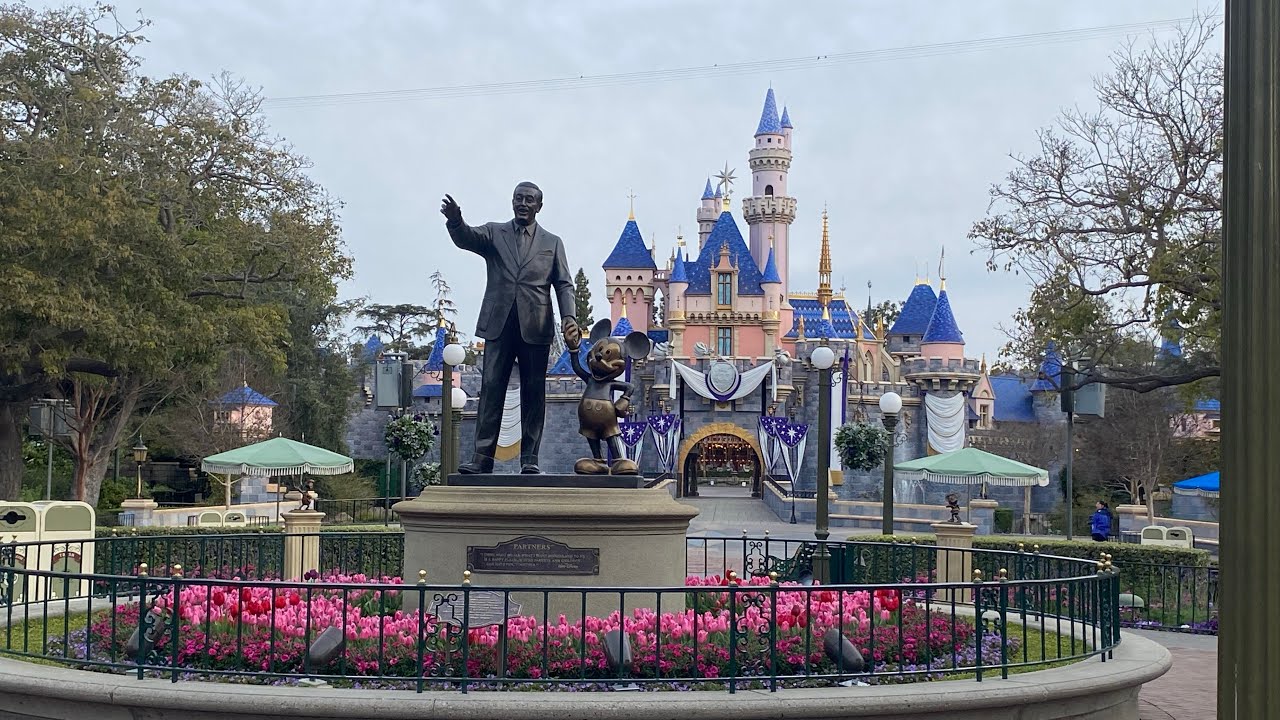 Disneyland Opening for the day - YouTube