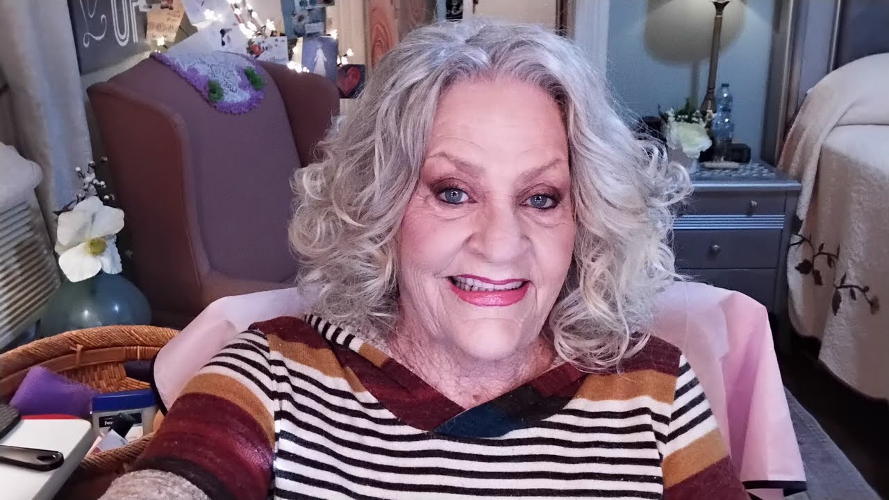 I forgot to put on mascara. Two Faced Better than Chocolate eyeshadow ...