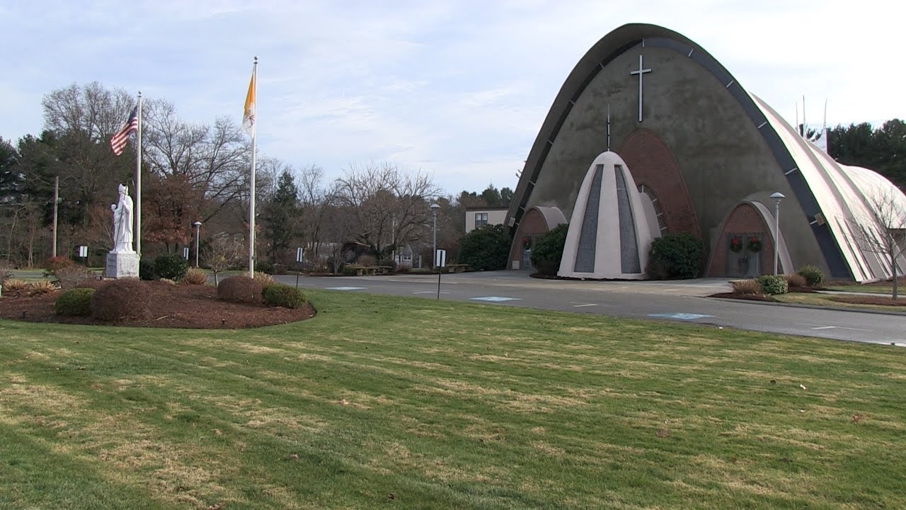 St. Veronica Parish Seeking Home for Afghan Refugee Family - YouTube