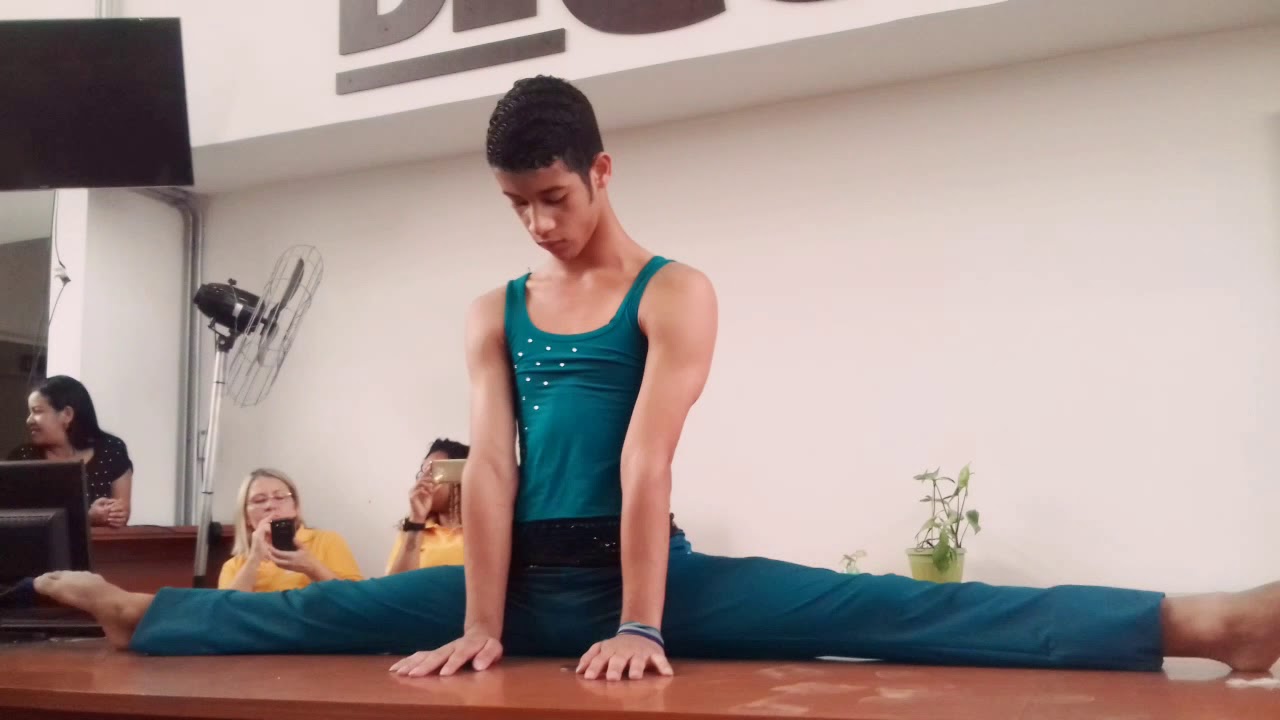 Contortion Performance - YouTube