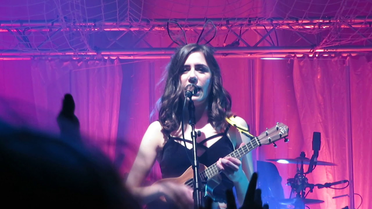dodie - absolutely smitten - you tour, london 24.10.17 - YouTube