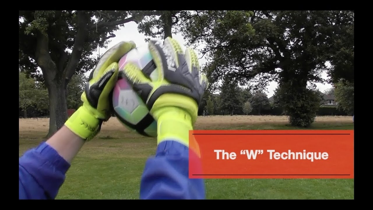 W Technique | Football Skills School - YouTube