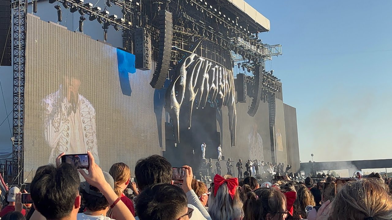 Stray kids Toronto concert - first half of thunderous - YouTube
