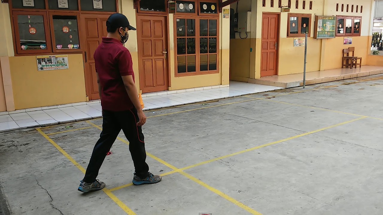 Berjalan mundur ke belakang - YouTube