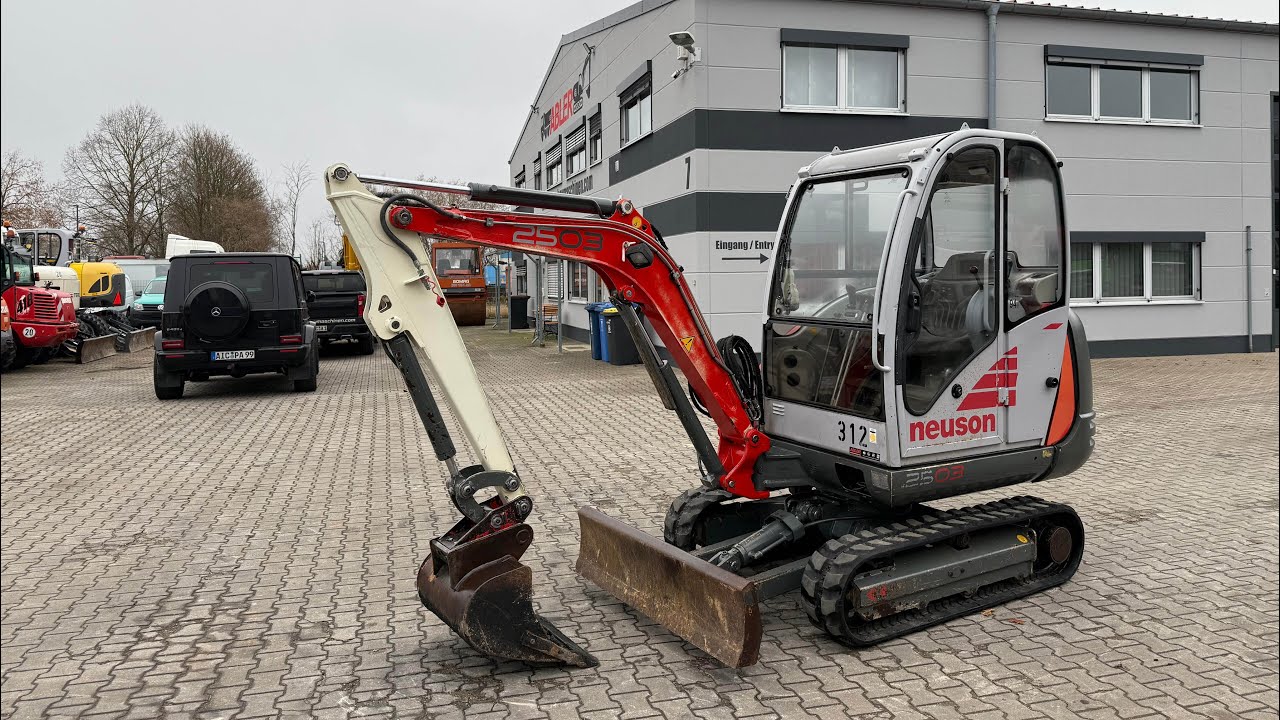 Neuson 2503 RD Minibagger - YouTube