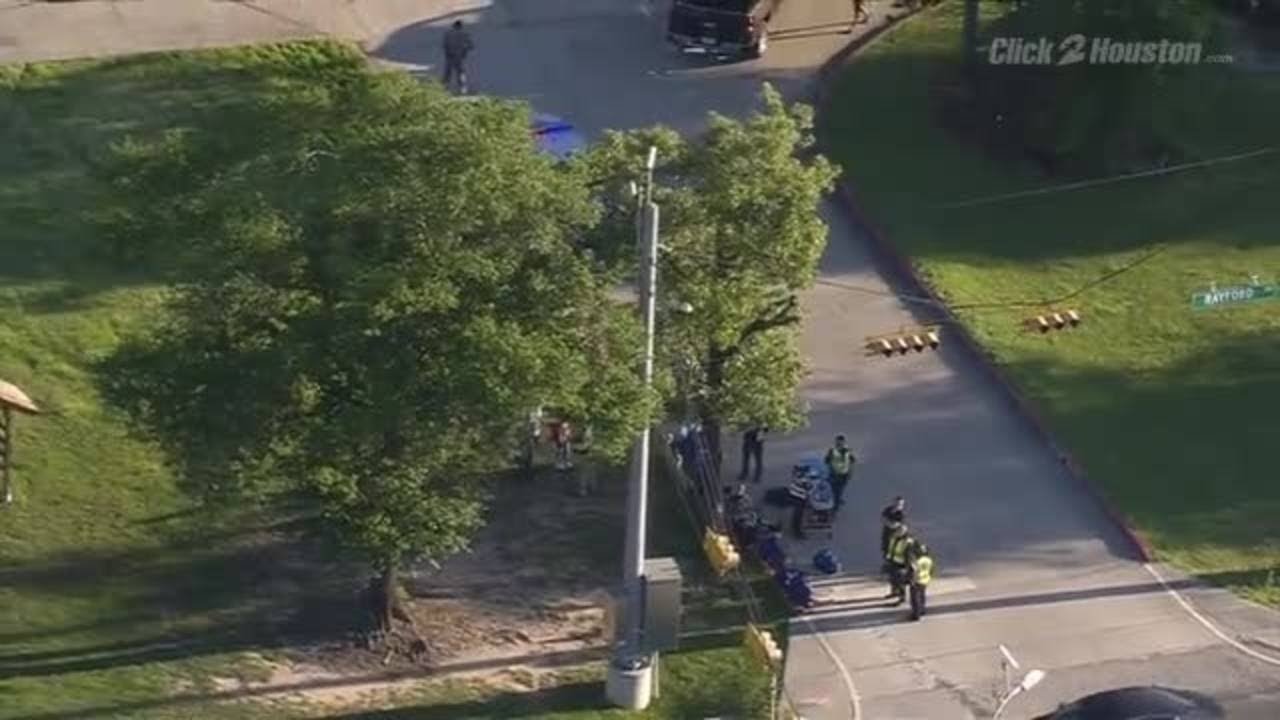 Raw video: Scene of Conroe ISD bus crash - YouTube