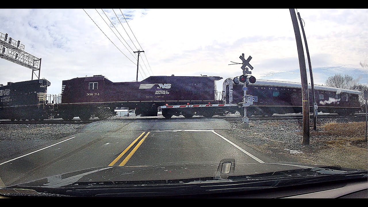 Norfolk Southern Geometry Train set, NS 9647 leading NS 34 paired with ...