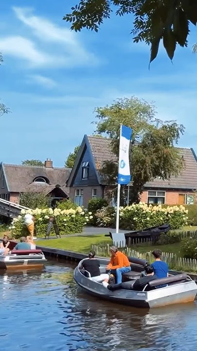 🚤The Village Without Roads: Giethoorn, The Dutch Venice - YouTube