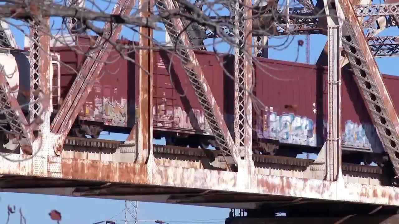 Mayor Pureval speaks to benefits of selling Cincinnati rail line - YouTube