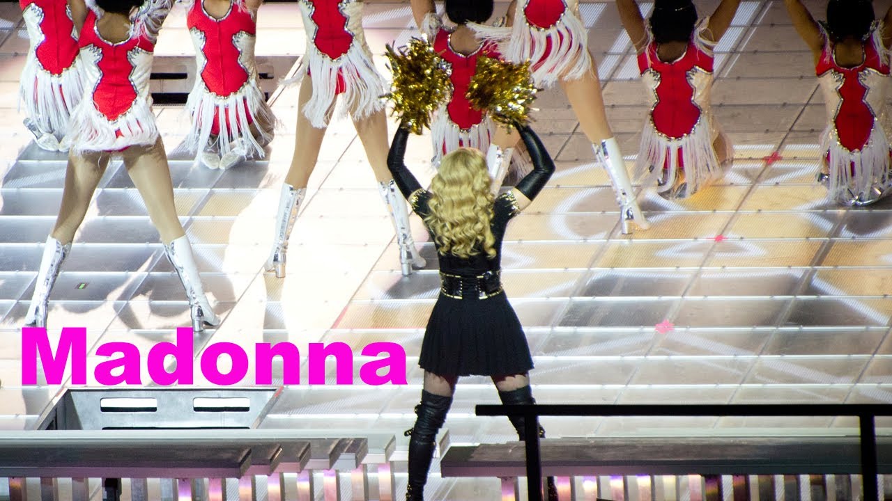 Madonna strip : oops seno di fuori (capezzolo) : concerto a Instanbul ...