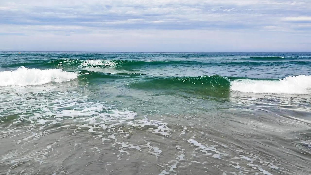 Sky with wispy clouds, waves crashing on the beach - YouTube
