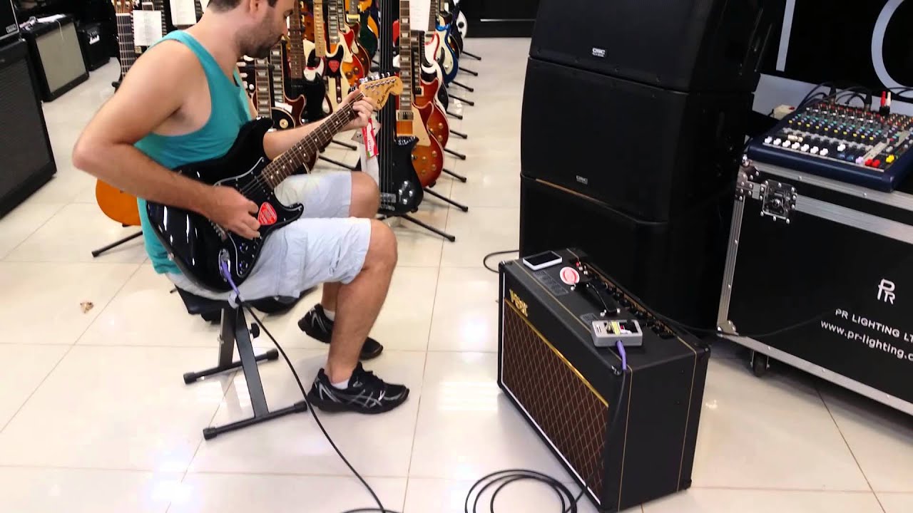 Brian May tone on Fender USA Strat and Vox AC15C1 - YouTube