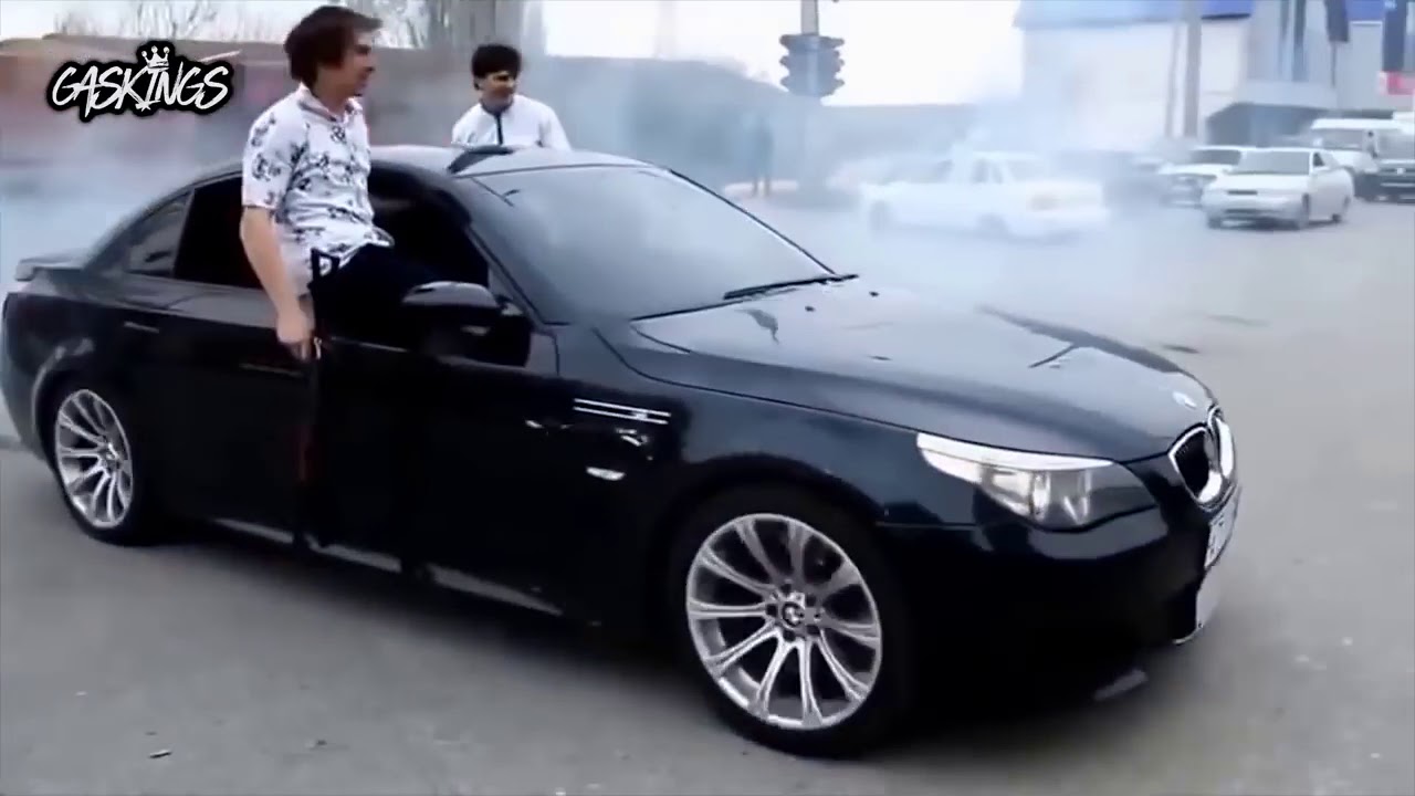 Saudi Arabia – Crazy Arab Driving Stunts - YouTube