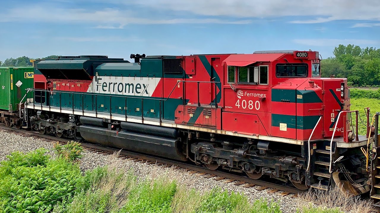 Ferromex SD70ACe #4080 Trails on NS 206, Races CSX Q204! - YouTube