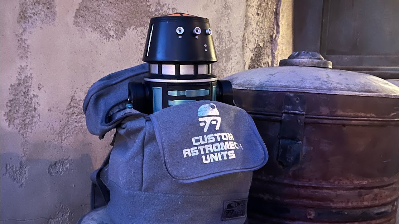 Building R5 unit Droid at Galaxy’s Edge, DisneyLand. - YouTube