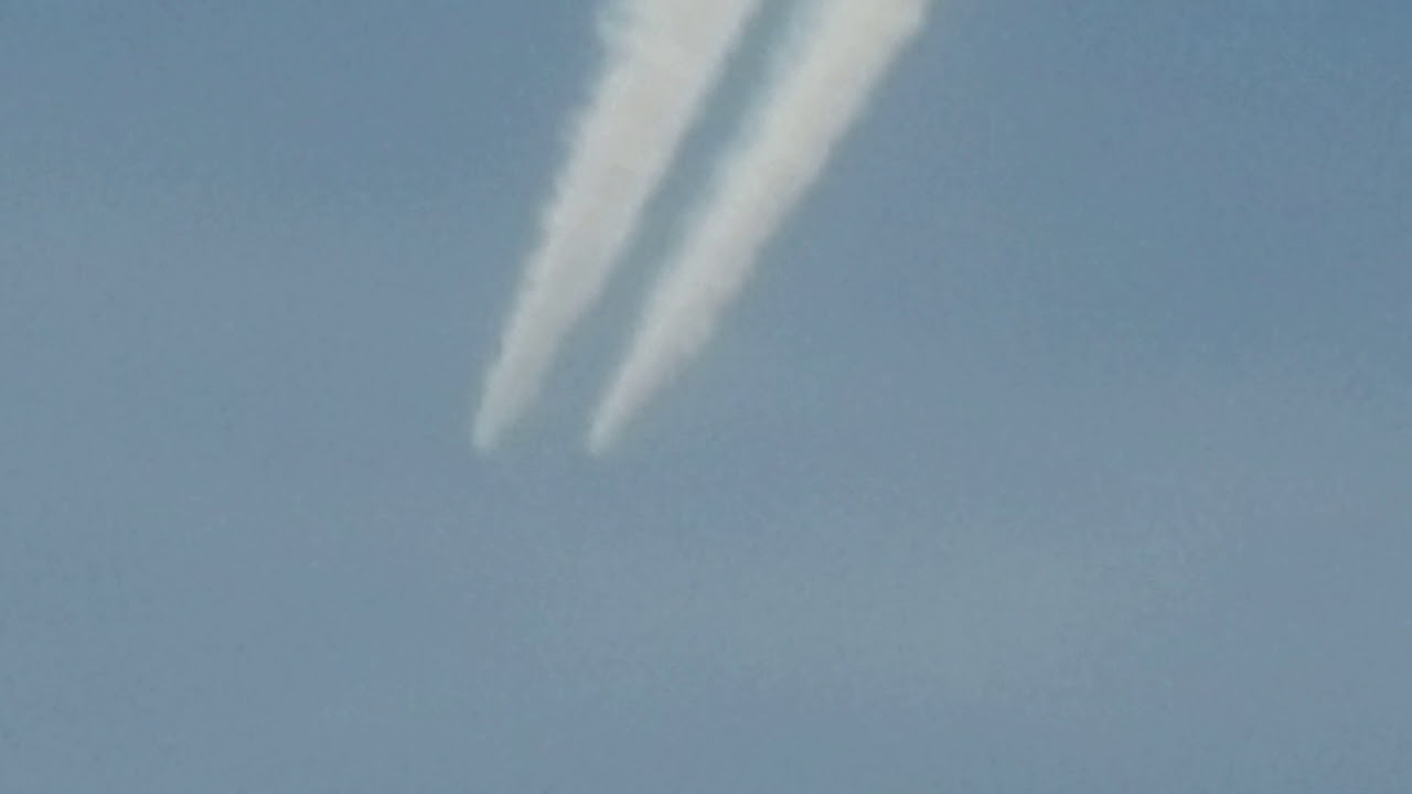 chemtrail or contrail? transparent plane or optical illusion? - YouTube