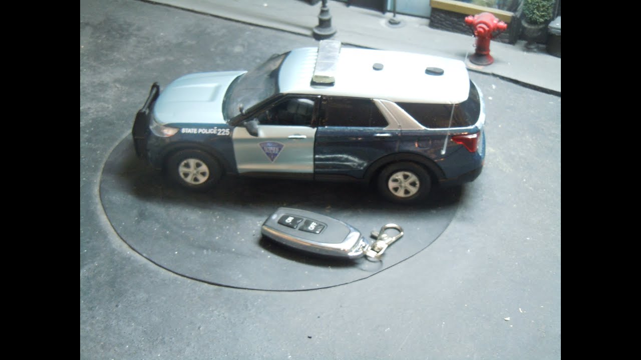 Massachusetts State Police 2022 1/24 scale Ford Explorer with lights ...