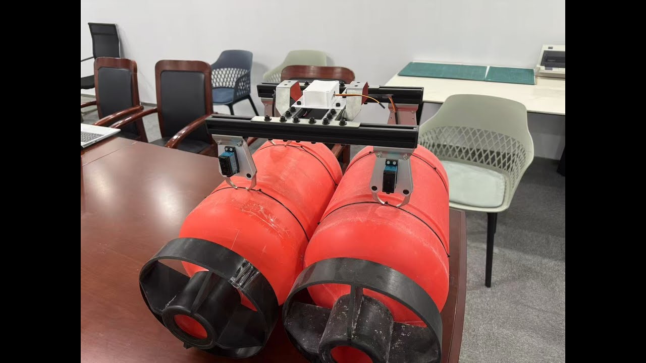 The large-load droppers of Chinese drones carry fire bombs - YouTube