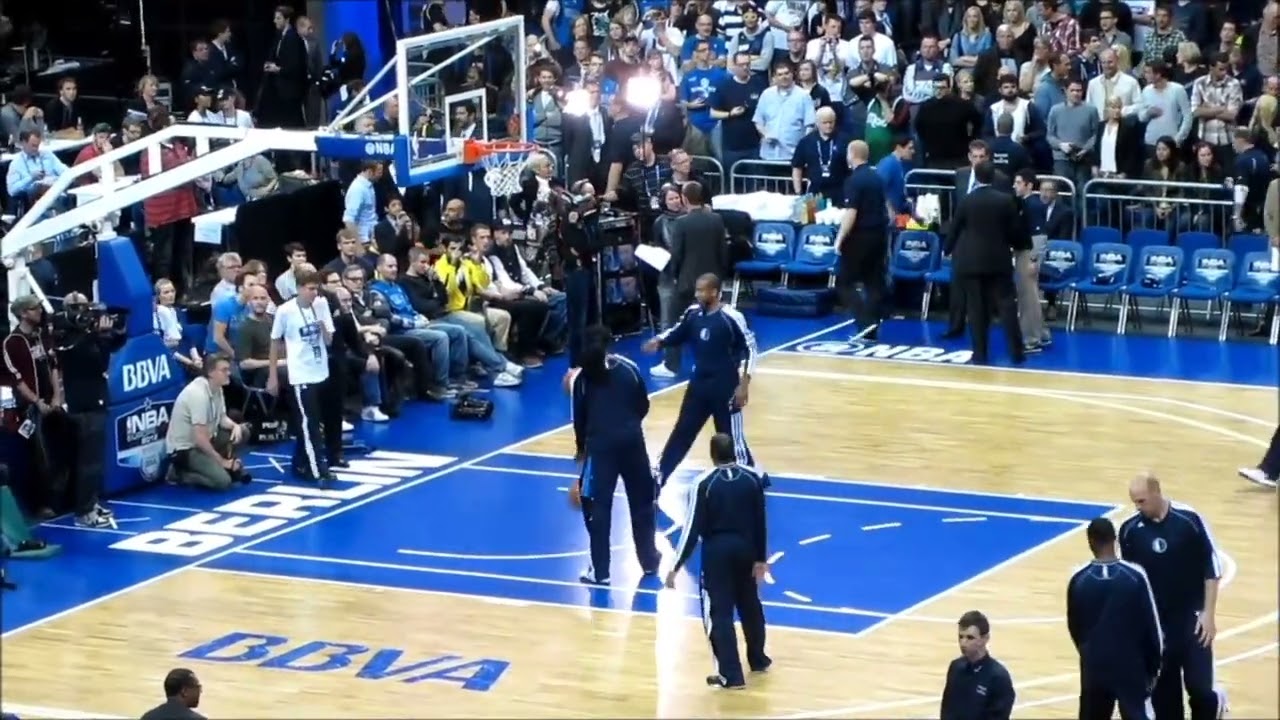 Vince Carter NBA Europe Dunks Berlin 2012 - Windmill, 360 - YouTube