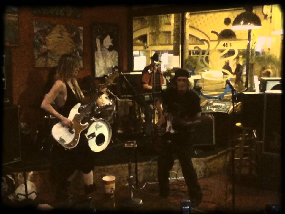 Alley Cat - YouTube