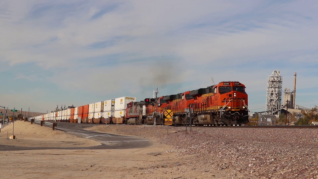 BNSF 8338 ES44C4 11 27 18 Oro Grande, Ca Ron Diczhazy - YouTube