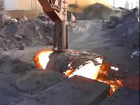 Fractum Breaker Breaking Red Hot Skulls, www.SAES.nl - YouTube