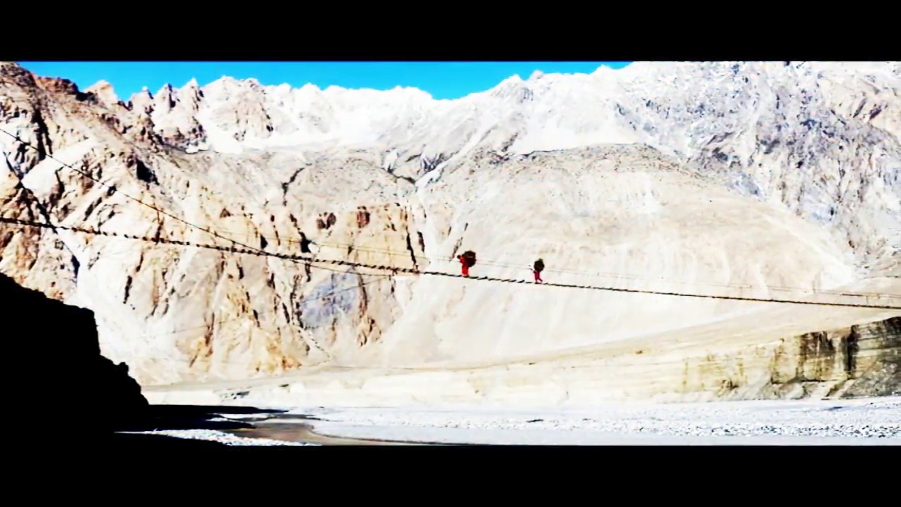 The crazy Passu Suspension bridge - YouTube