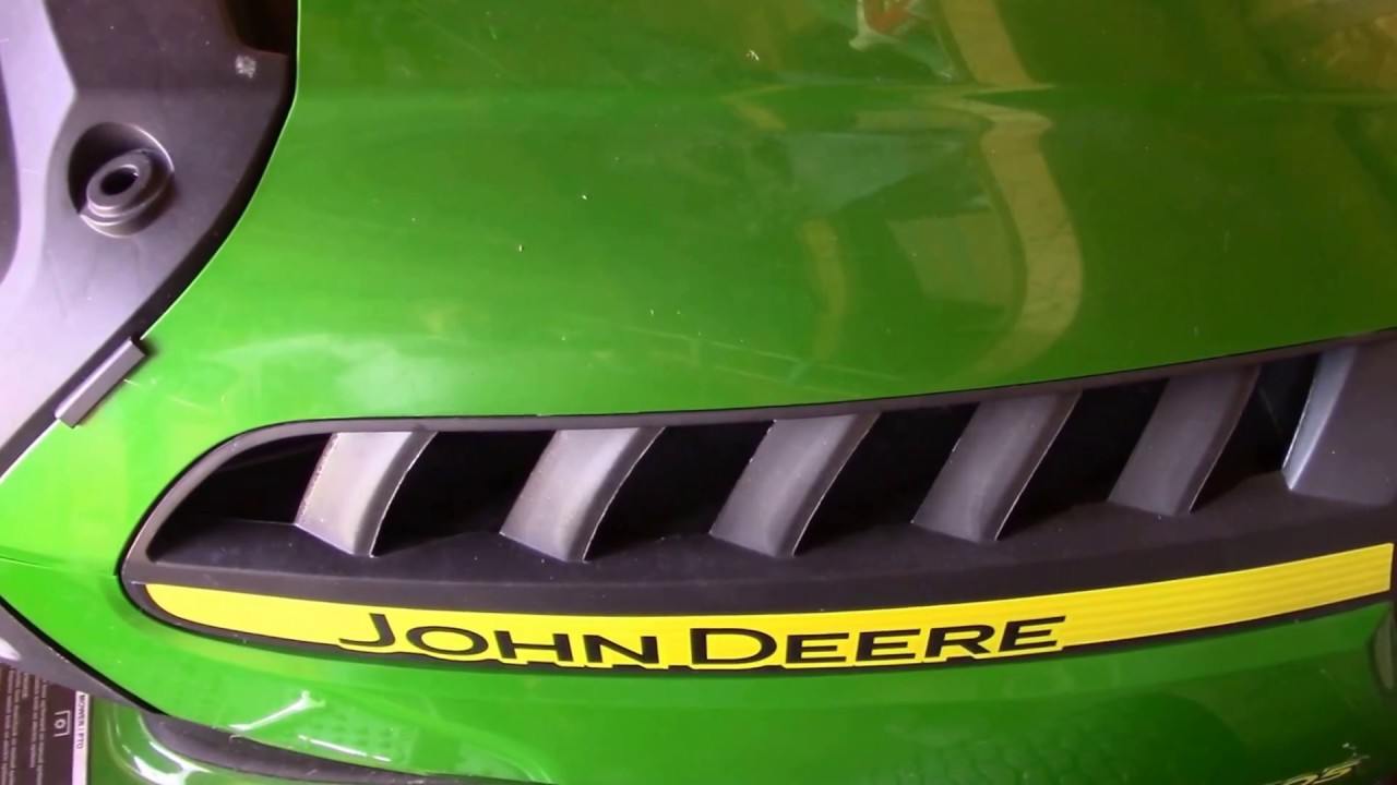 John Deere D105 lawn tractor battery testing and replacement - YouTube
